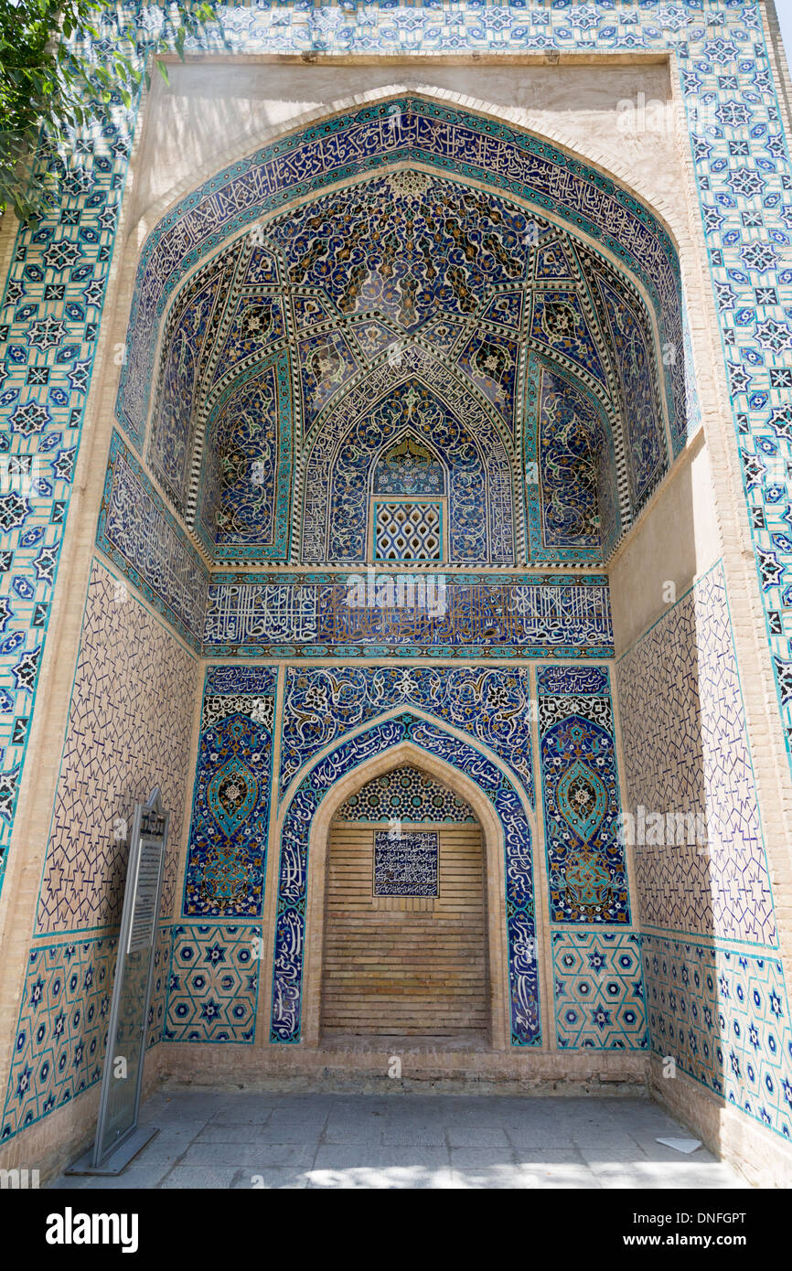 Mosaïque Mosaïque safavide en portail de jardin palais Chehel Sutun ...