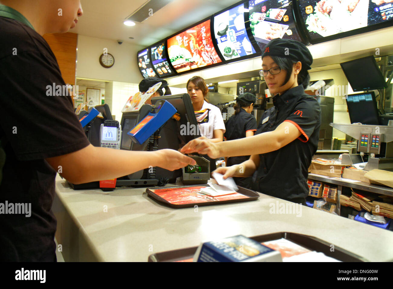 Mcdonalds cashier Banque de photographies et d’images à haute résolution - Alamy