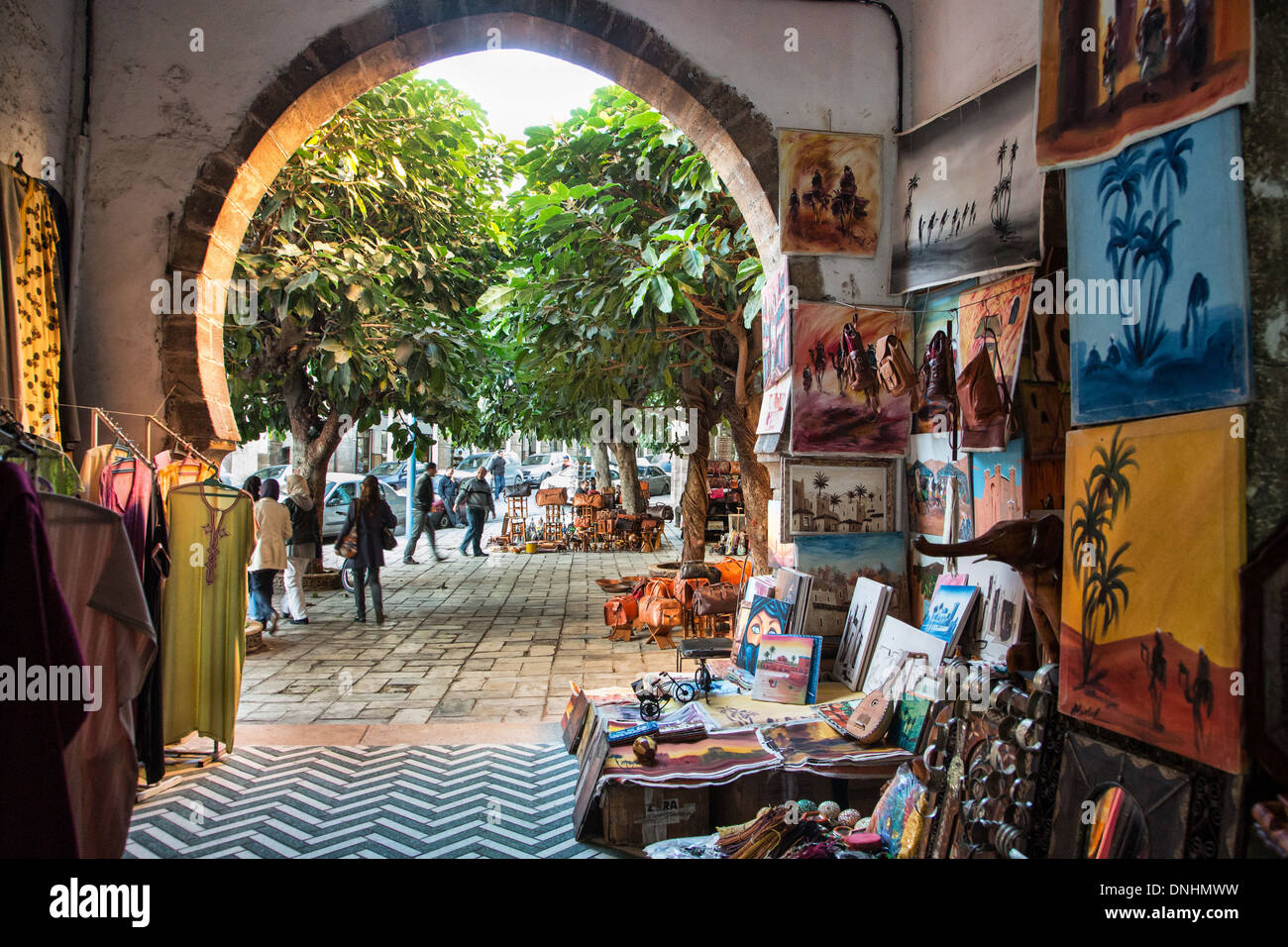 Boutiques DANS LE SOUK TRADITIONNEL DANS LE QUARTIER DES HABOUS, LA ...