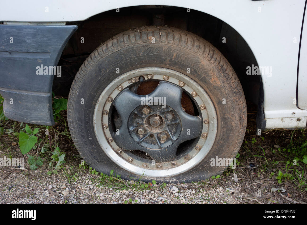 Pneu de crevaison Banque de photographies et d’images à haute ...