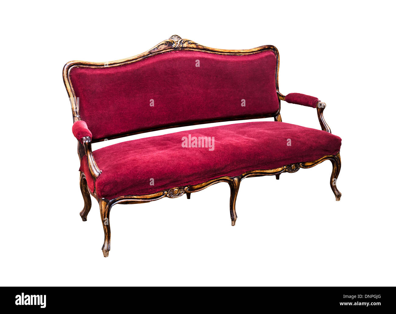 Vieux canapé en velours rouge isolé sur fond blanc Photo Stock - Alamy