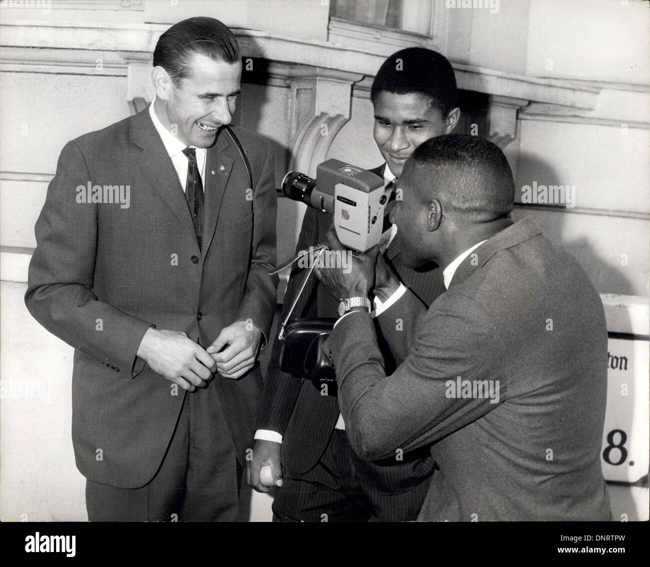 La légende du football portugais Eusebio (nom complet Eusebio da Silva ...