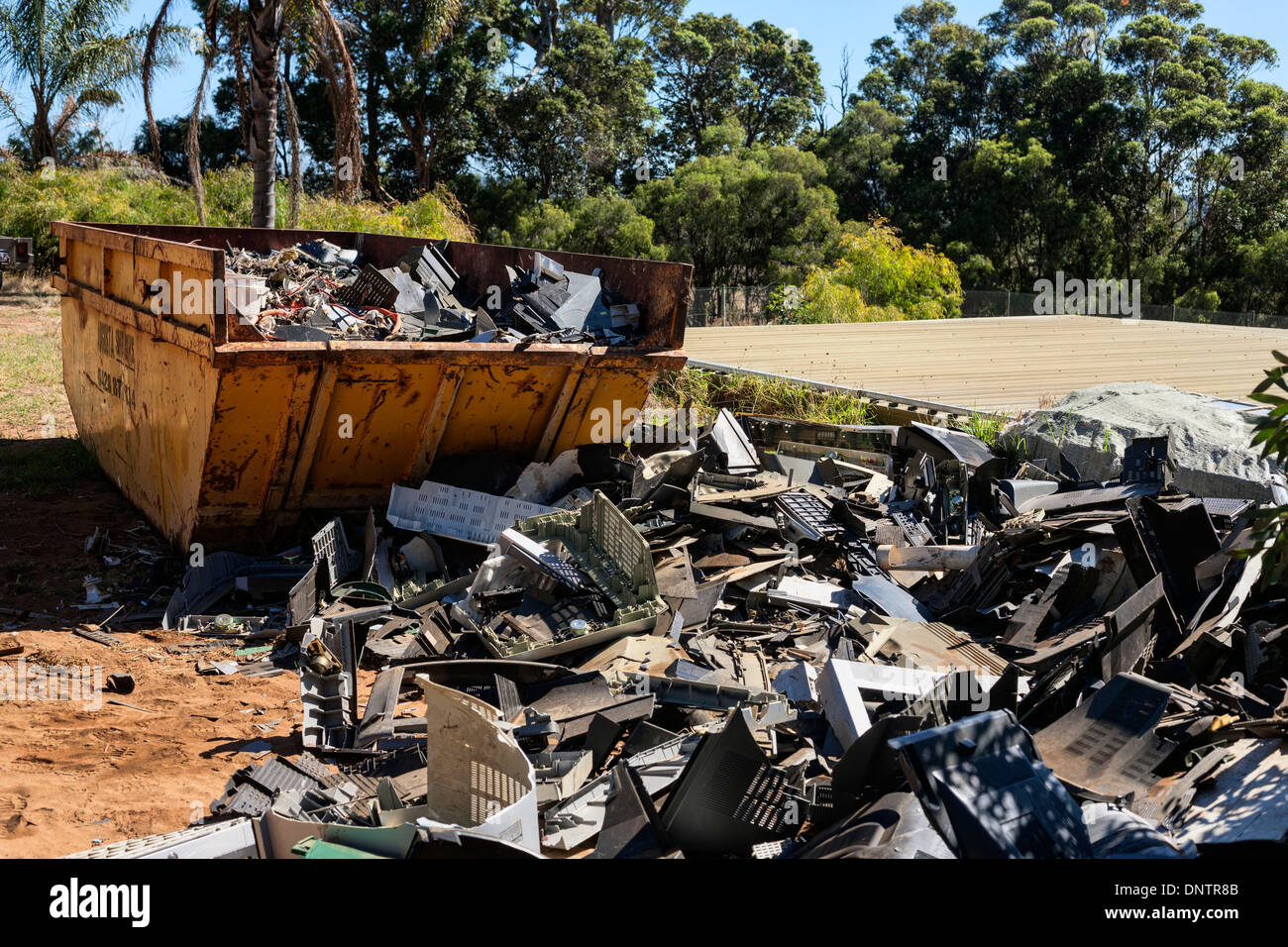 Scrap metal container Banque de photographies et d’images à haute ...