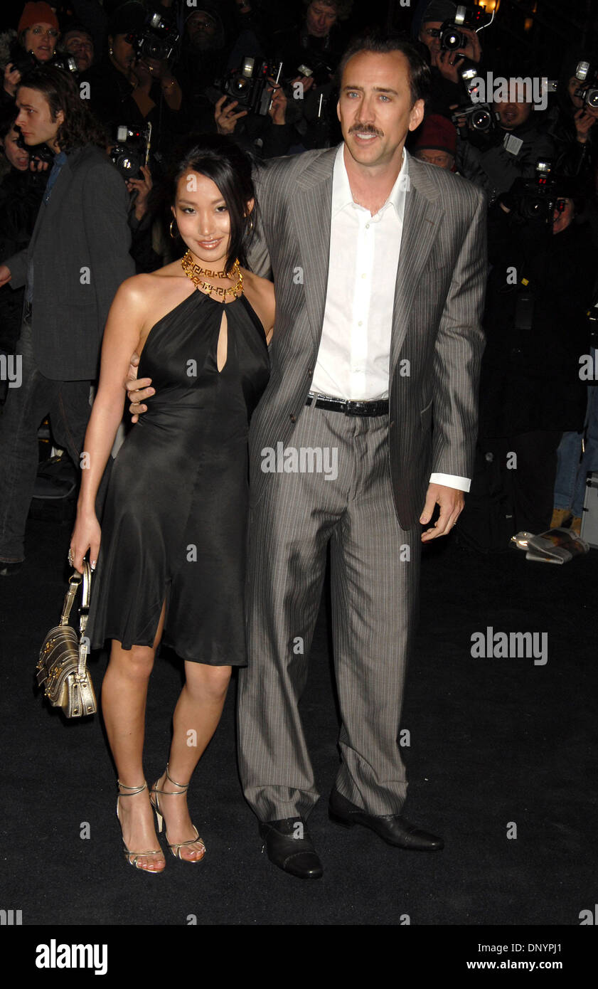 Nicolas Cage And Alice Kim Cage Banque d'image et photos - Alamy