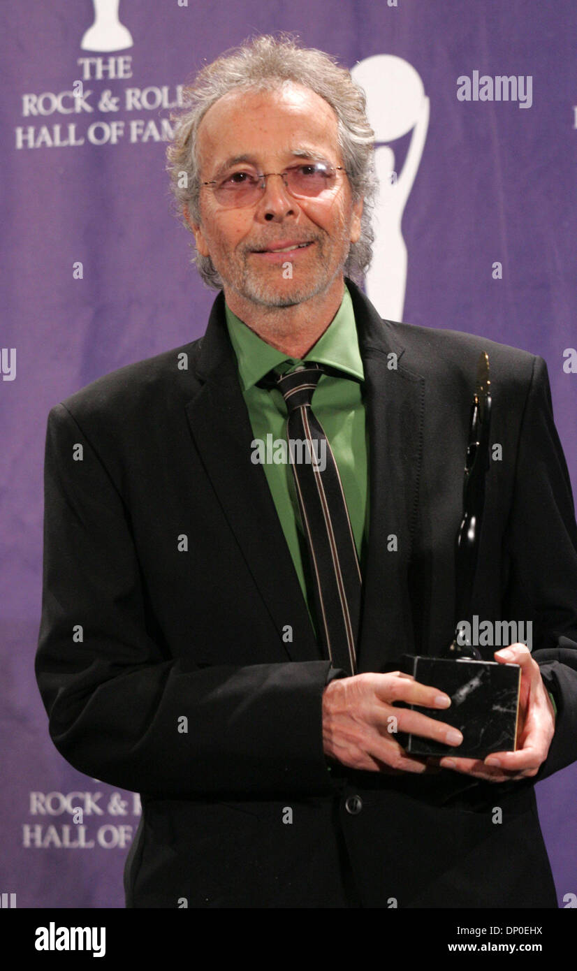 Mar 13, 2006 ; New York, NY, USA ; Inductee Herb Alpert pose pour des ...
