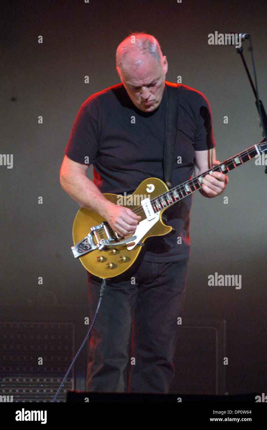 David gilmour live Banque de photographies et d’images à haute ...