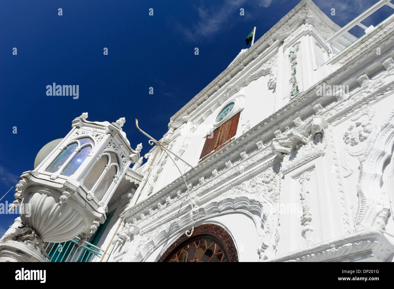 La façade de Jummah Masjid, une mosquée à Port Louis qui date des ...