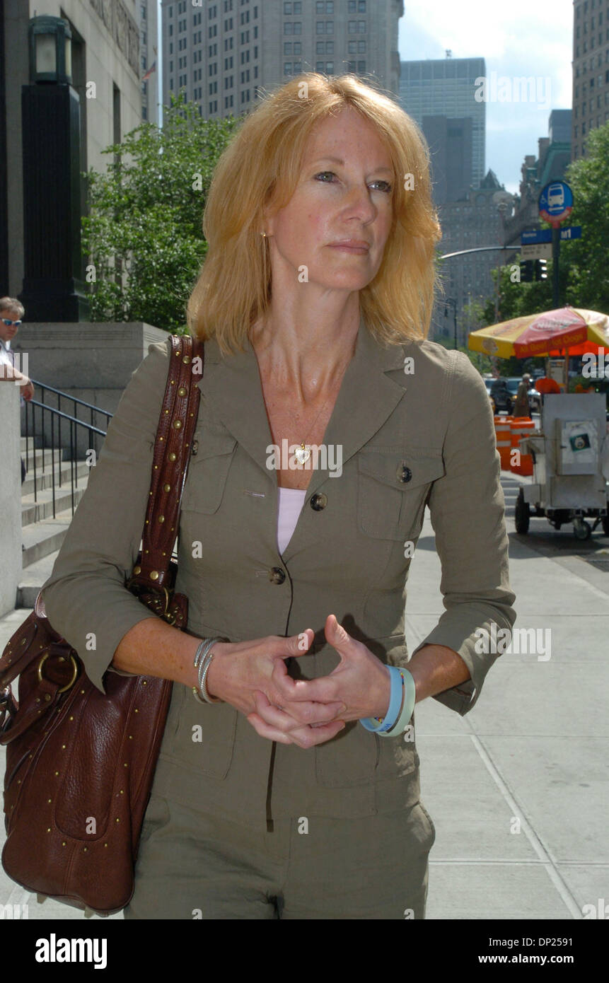 17 mai 2006, Manhattan, NY, USA ; ELIZABETH ANN TWITTY quitte la Cour ...