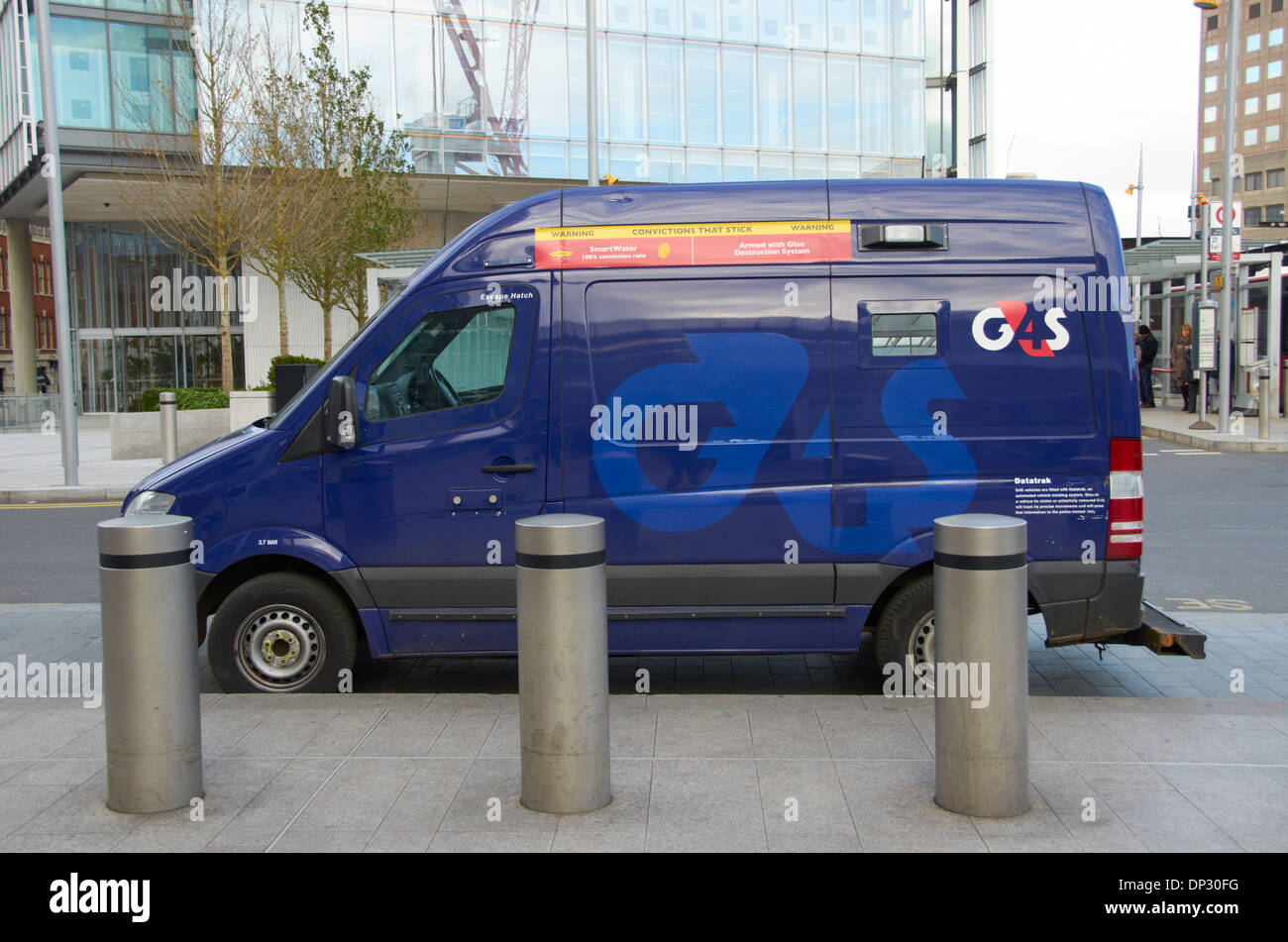Security vans Banque de photographies et d’images à haute résolution ...