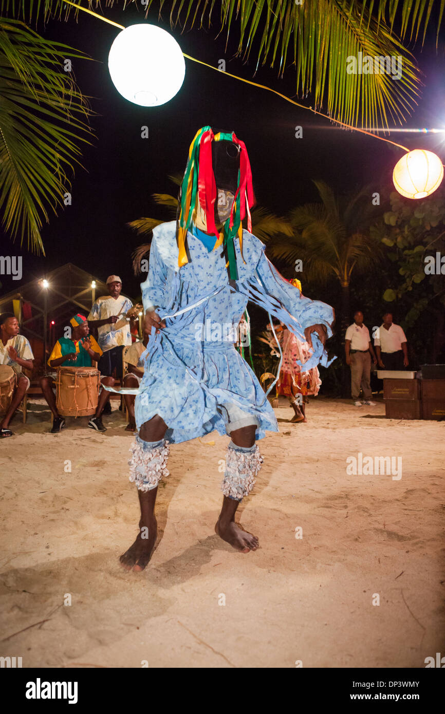 Le Garifuna effectuer danse traditionnelle. La musique garifuna et la ...