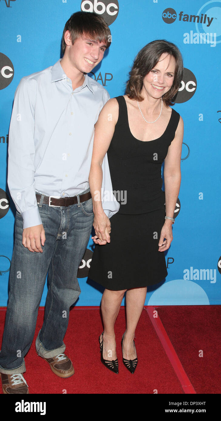 Sally field and son sam Banque de photographies et d’images à haute ...