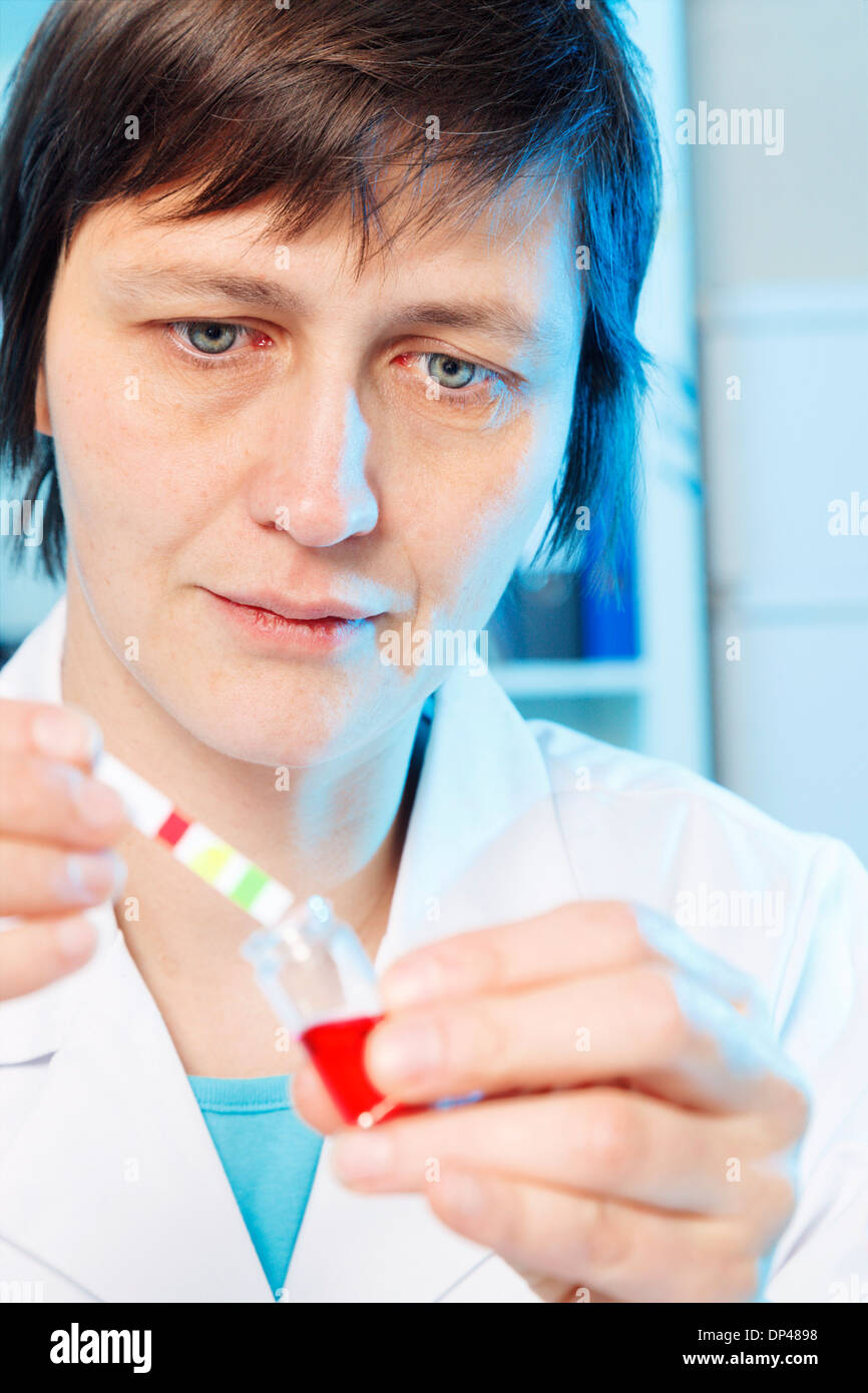 Expérience de chimie Banque de photographies et d’images à haute ...