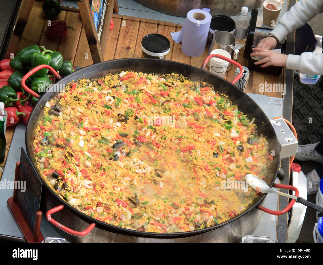 Street food paella Banque de photographies et d’images à haute ...