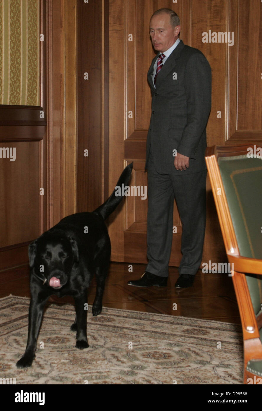 Vladimir putin dog konni credit Banque de photographies et d’images à ...