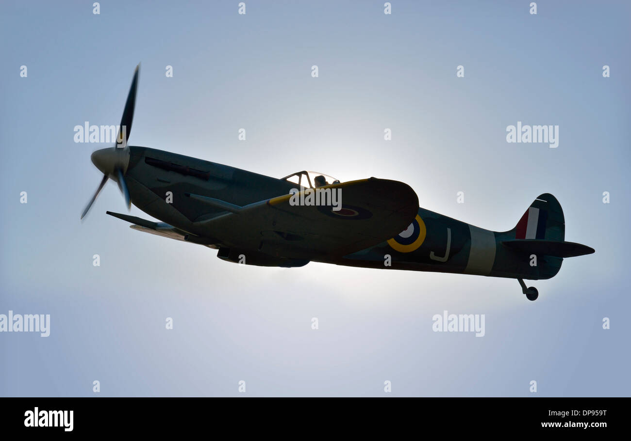 Flying spitfire Banque de photographies et d’images à haute résolution ...