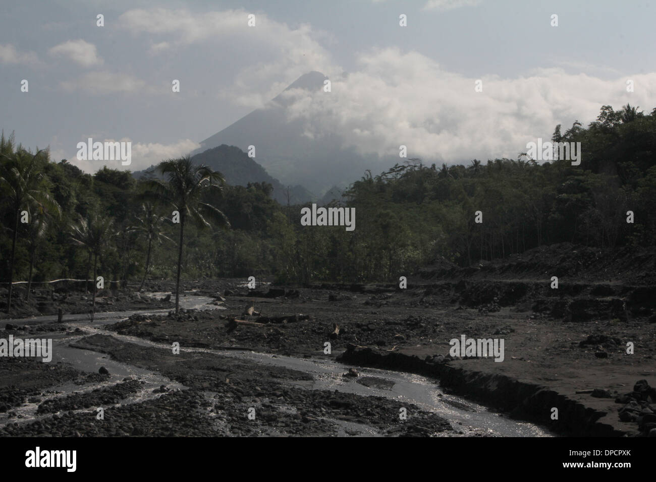 Dommages au village de Mt de lahars éruption Merapi Photo Stock - Alamy