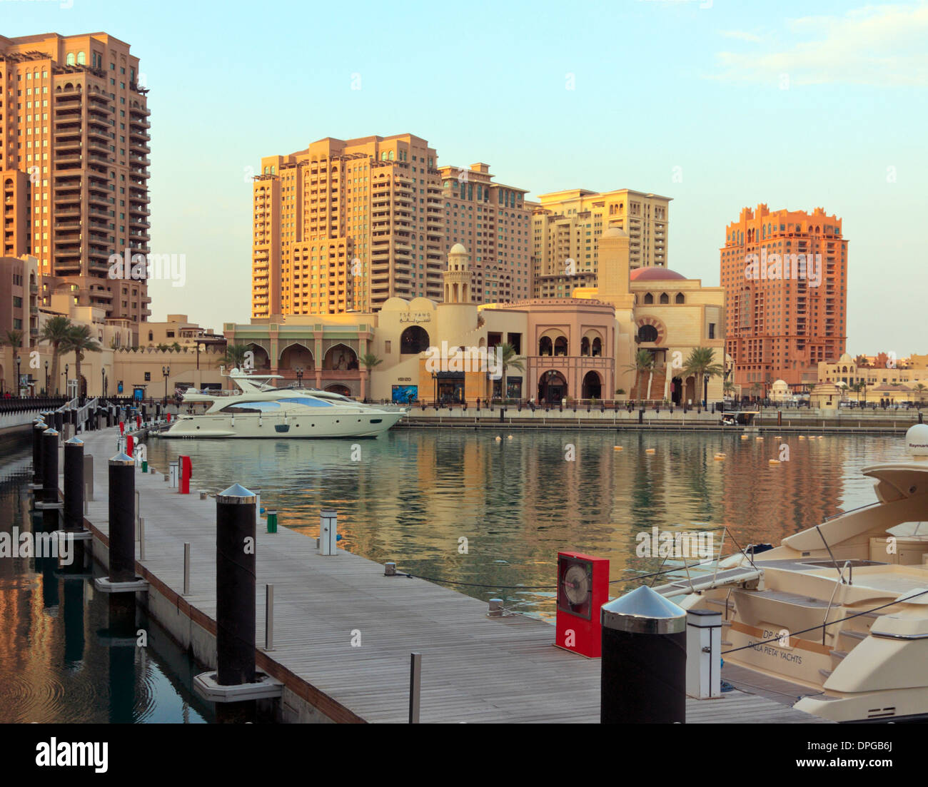 Doha marina Banque de photographies et d’images à haute résolution - Alamy