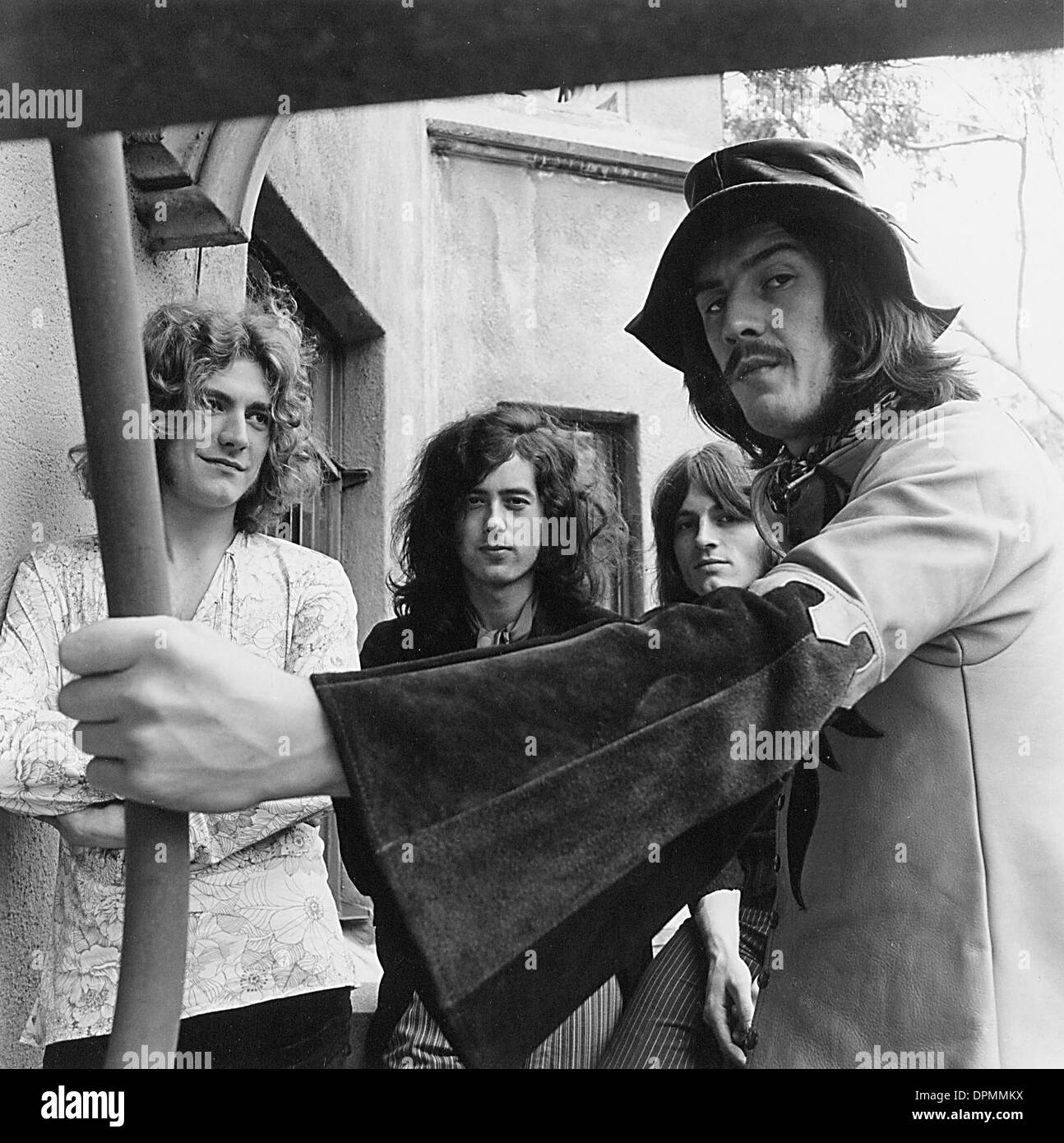 John paul jones led zeppelin Banque d'images noir et blanc - Alamy