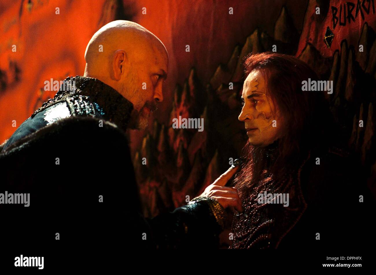 Le 27 novembre 2006 - Le Roi Galbatorix (John Malkovich), fait un point ...