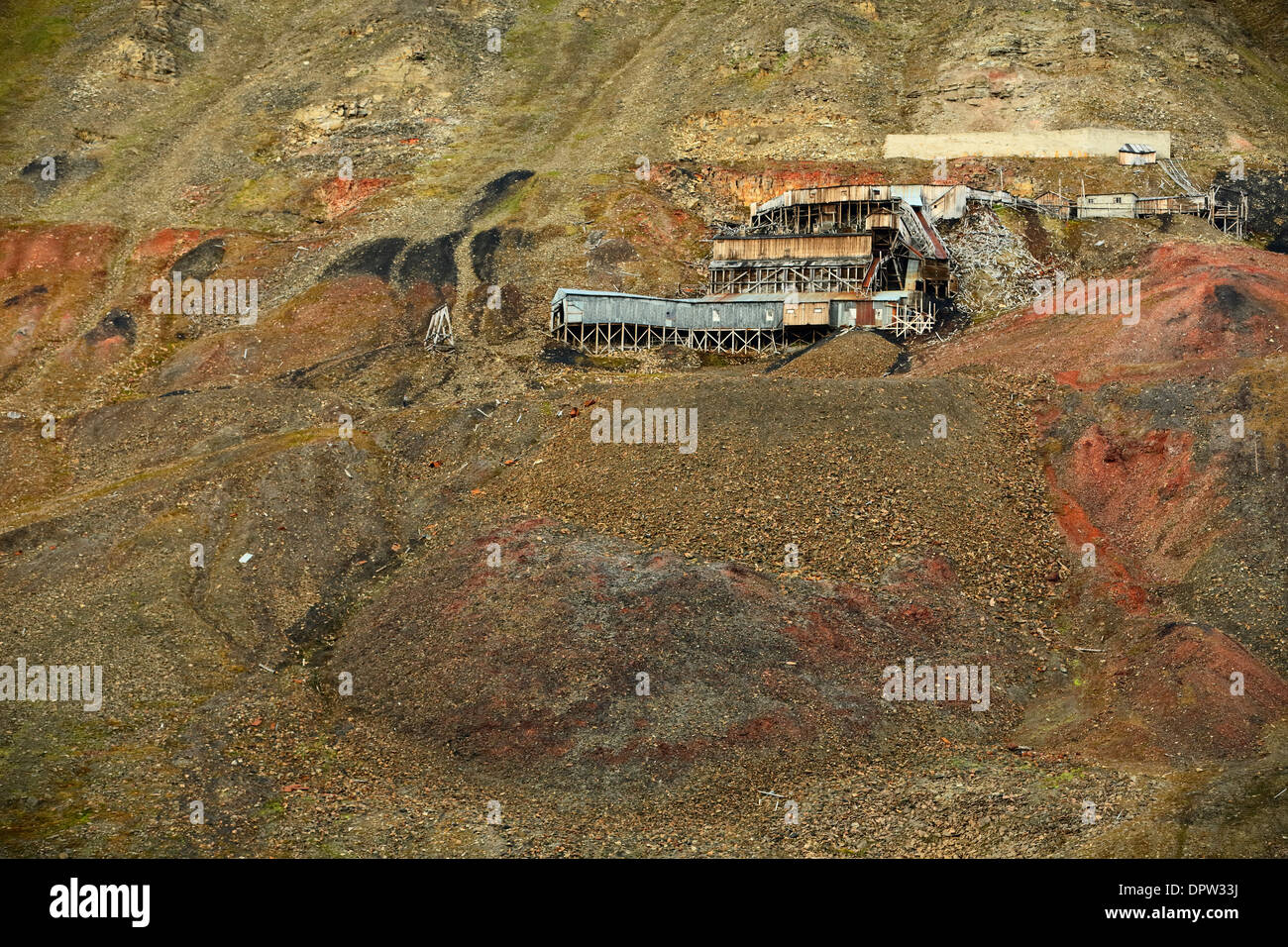 Ancienne mine de charbon à Longyearbyen, Îles Svalbard, Norvège Photo ...