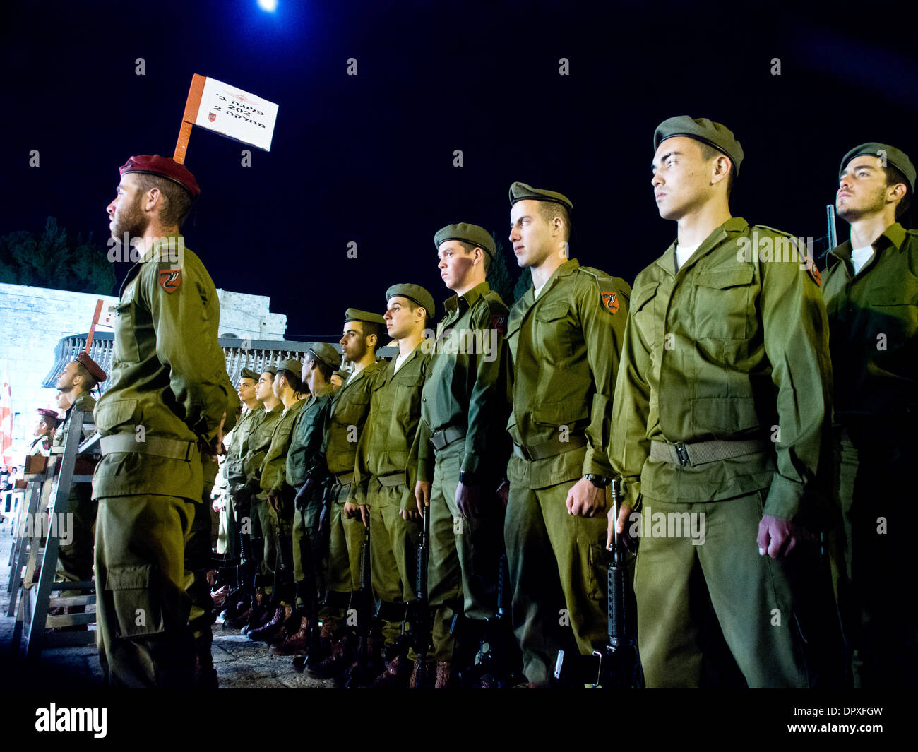 Idf paratroopers kotel ceremony Banque de photographies et d’images à ...
