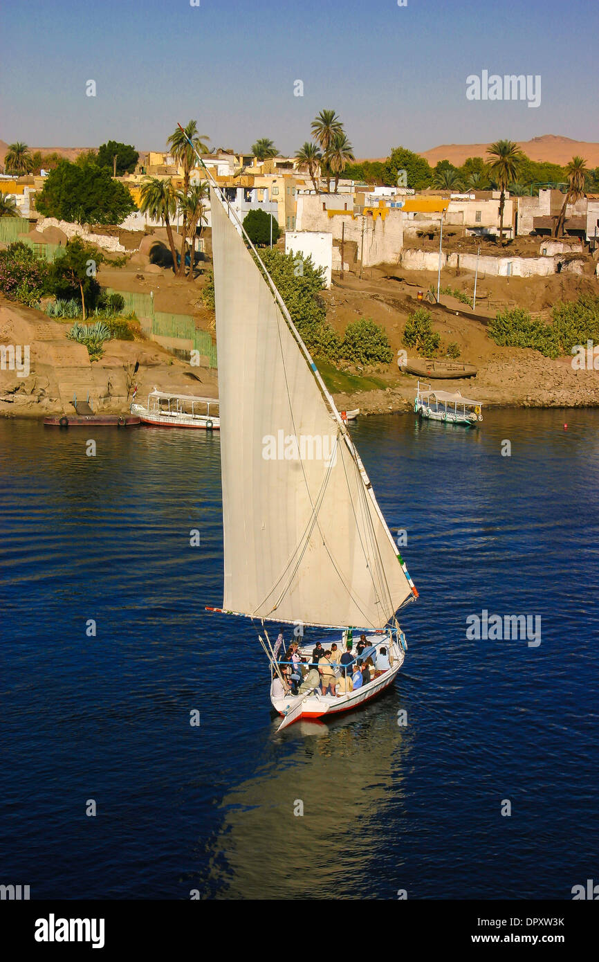 Felouque sur le nil près d'assouan Banque de photographies et d’images ...