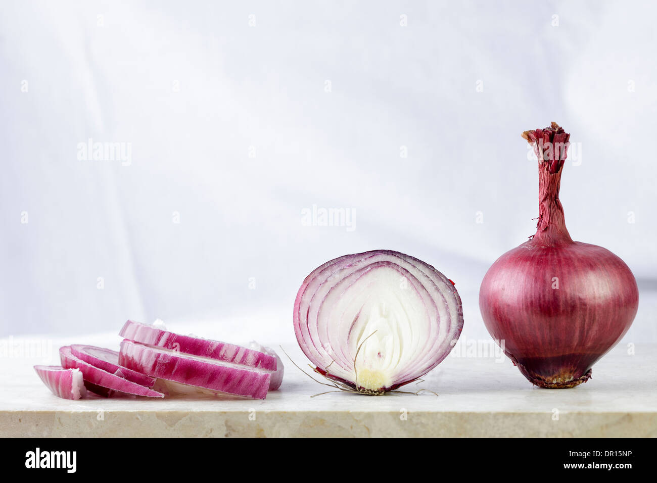 Oignons rouges entiers Banque de photographies et d’images à haute ...