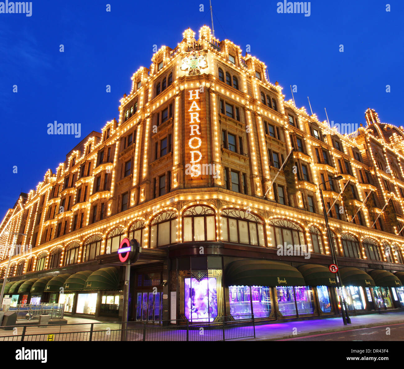 At harrods Banque de photographies et d’images à haute résolution - Alamy