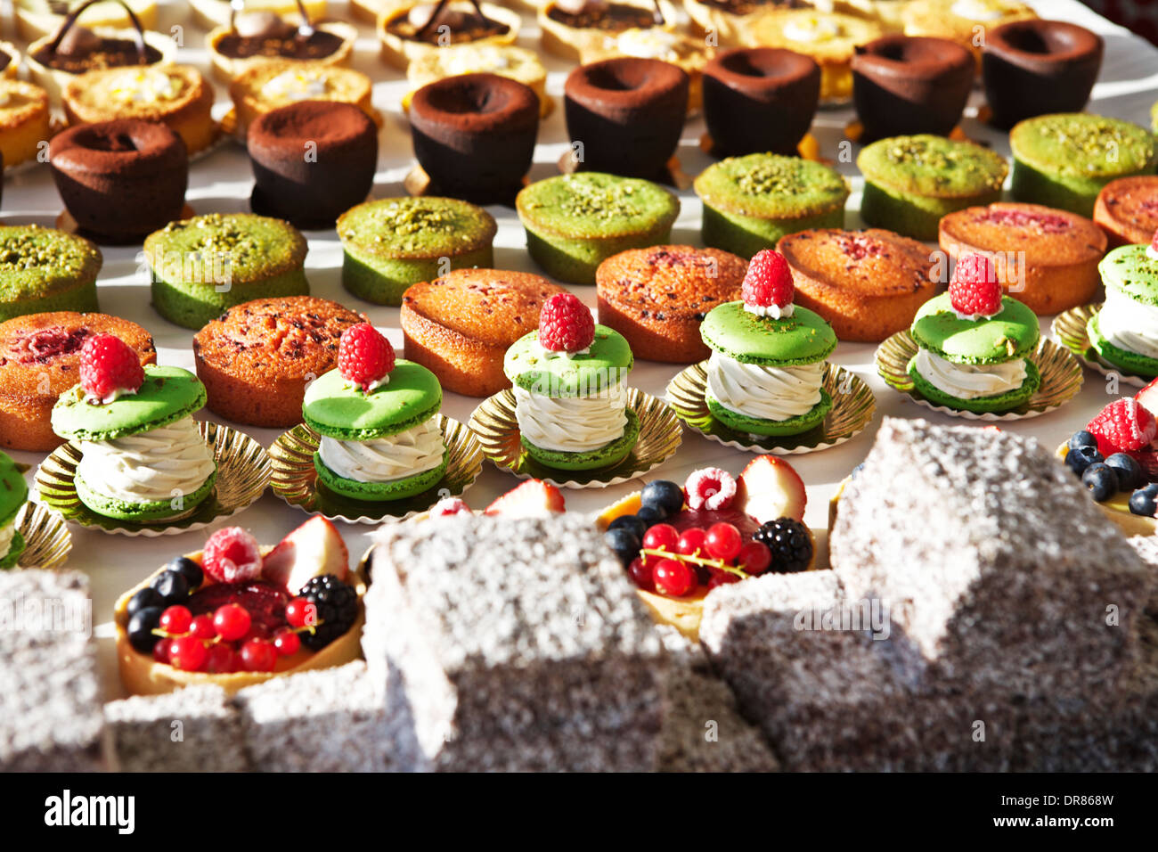 Pâtisserie, confiserie traditionnelle parisienne, gâteau, dessert ...