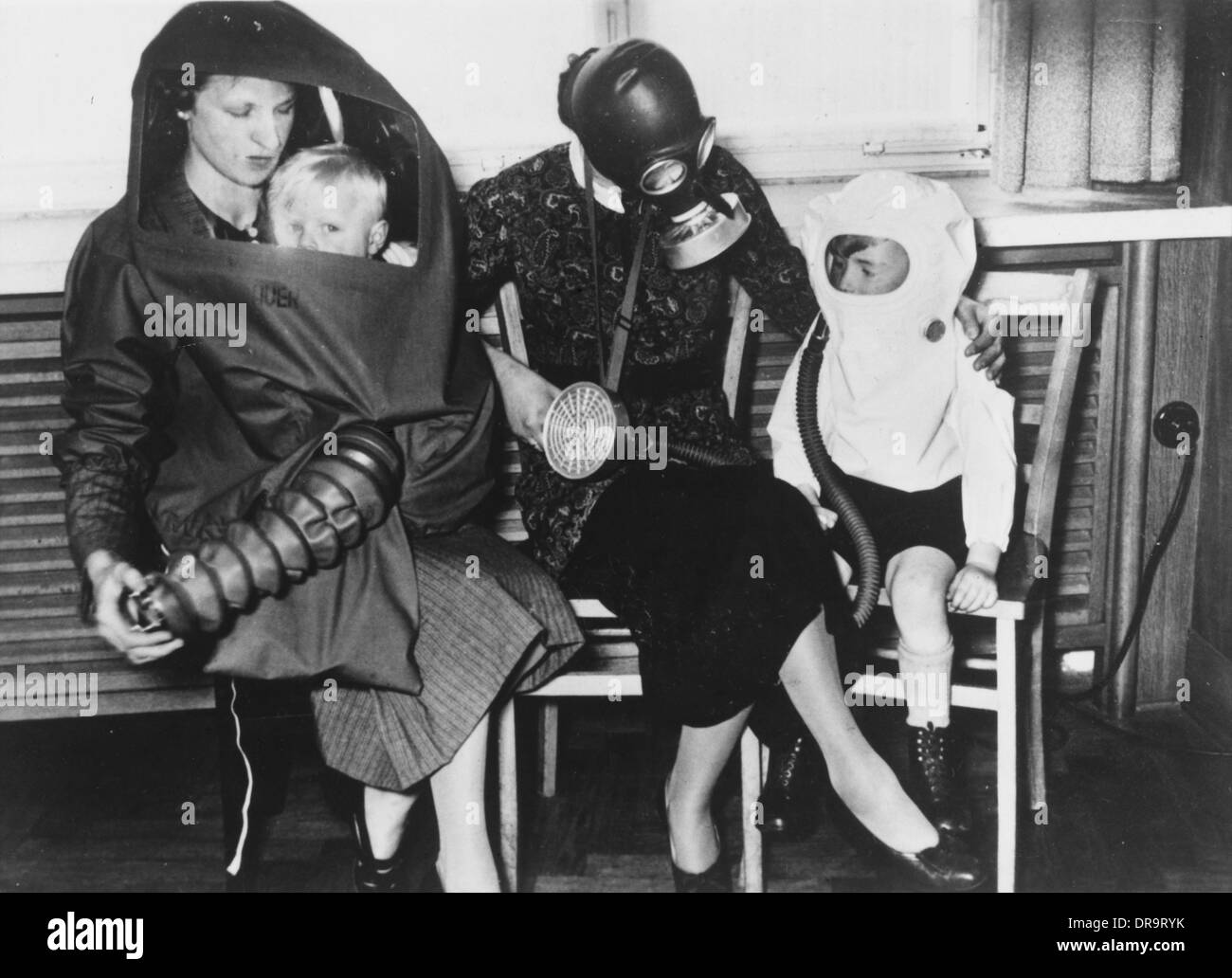 Gas mask 1940 Banque de photographies et d’images à haute résolution ...