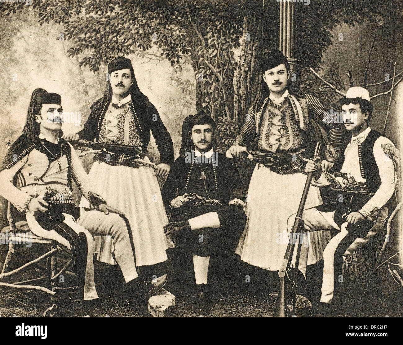 Traditional costume albania Banque de photographies et d’images à haute ...