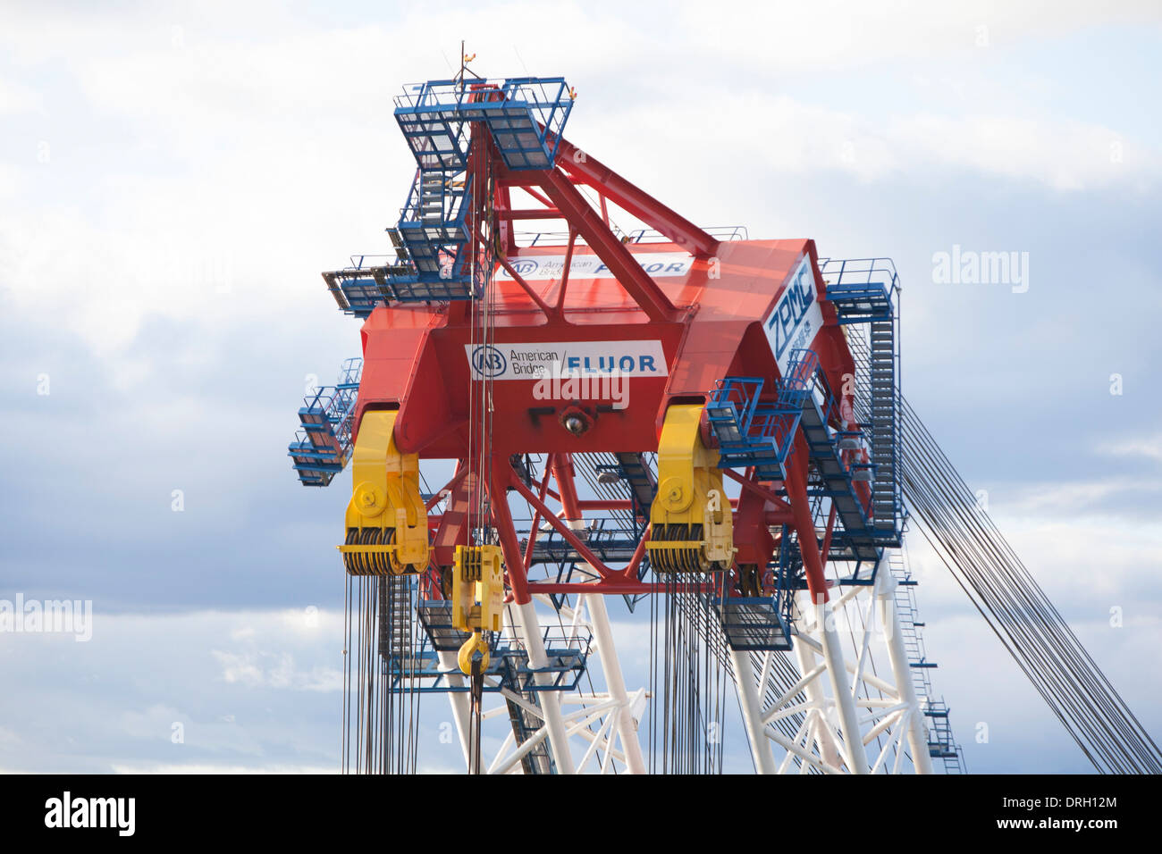 Heavy lift crane barge Banque de photographies et d’images à haute ...