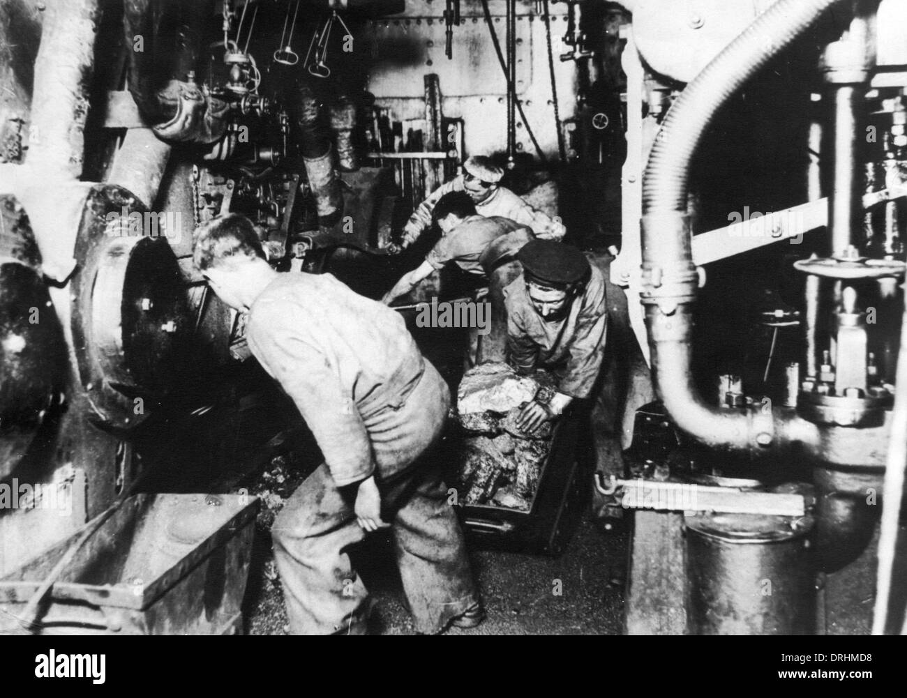 Salle des machines des navires Banque d'images noir et blanc - Alamy