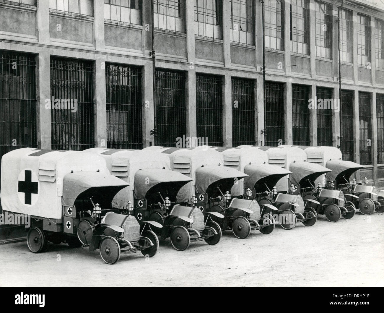 Ambulance de guerre pour la croix rouge Banque de photographies et d ...