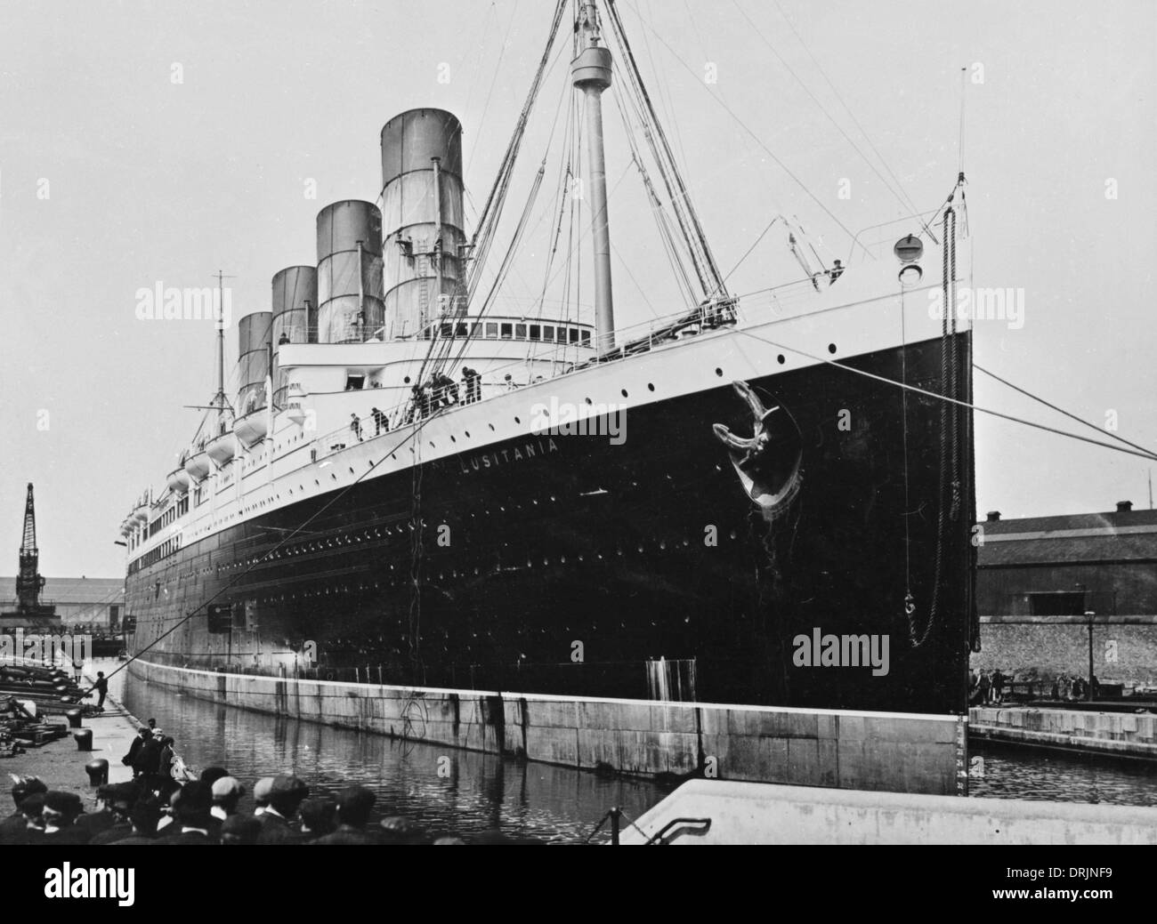 Navire britannique lusitania Banque de photographies et d’images à ...