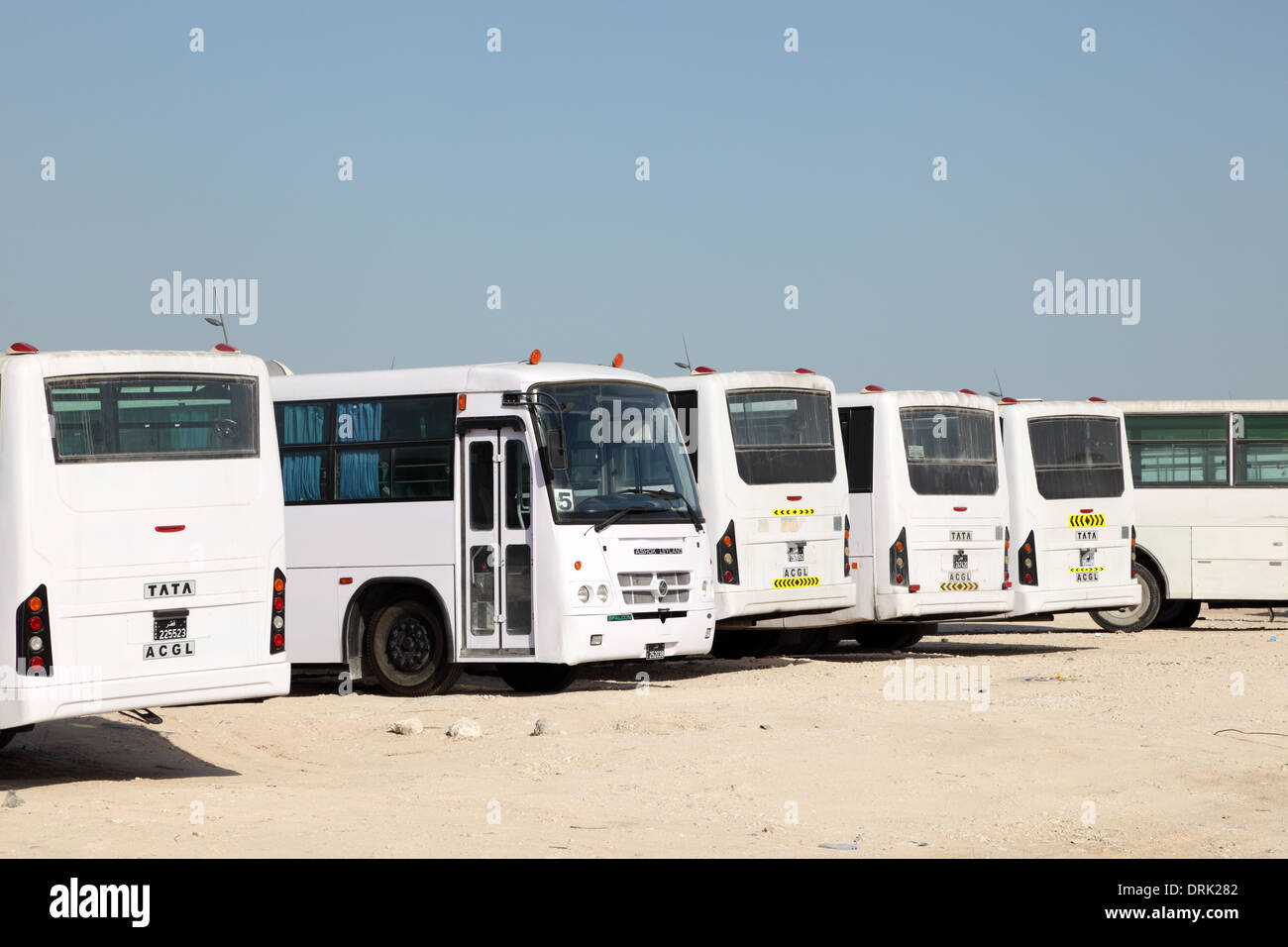 Des bus pour le transport des travailleurs sur les chantiers de ...