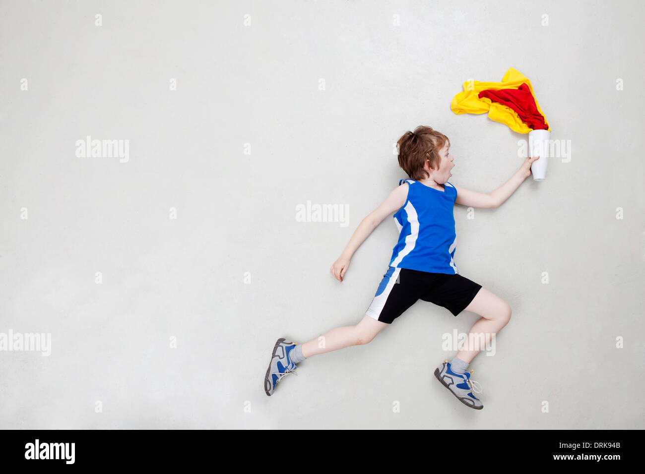 Portant la torche Banque de photographies et d’images à haute ...