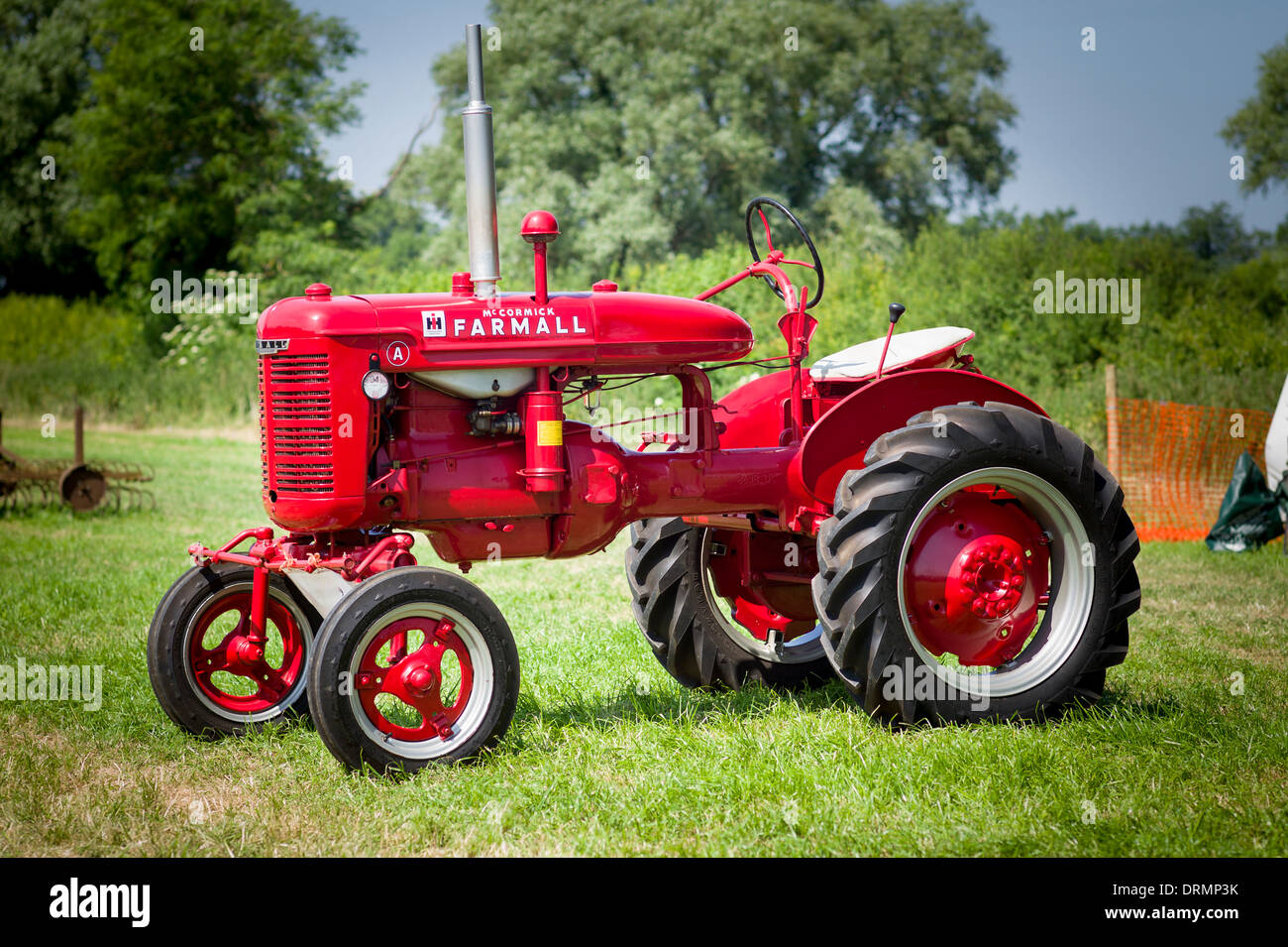 1940s tractor Banque de photographies et d’images à haute résolution ...