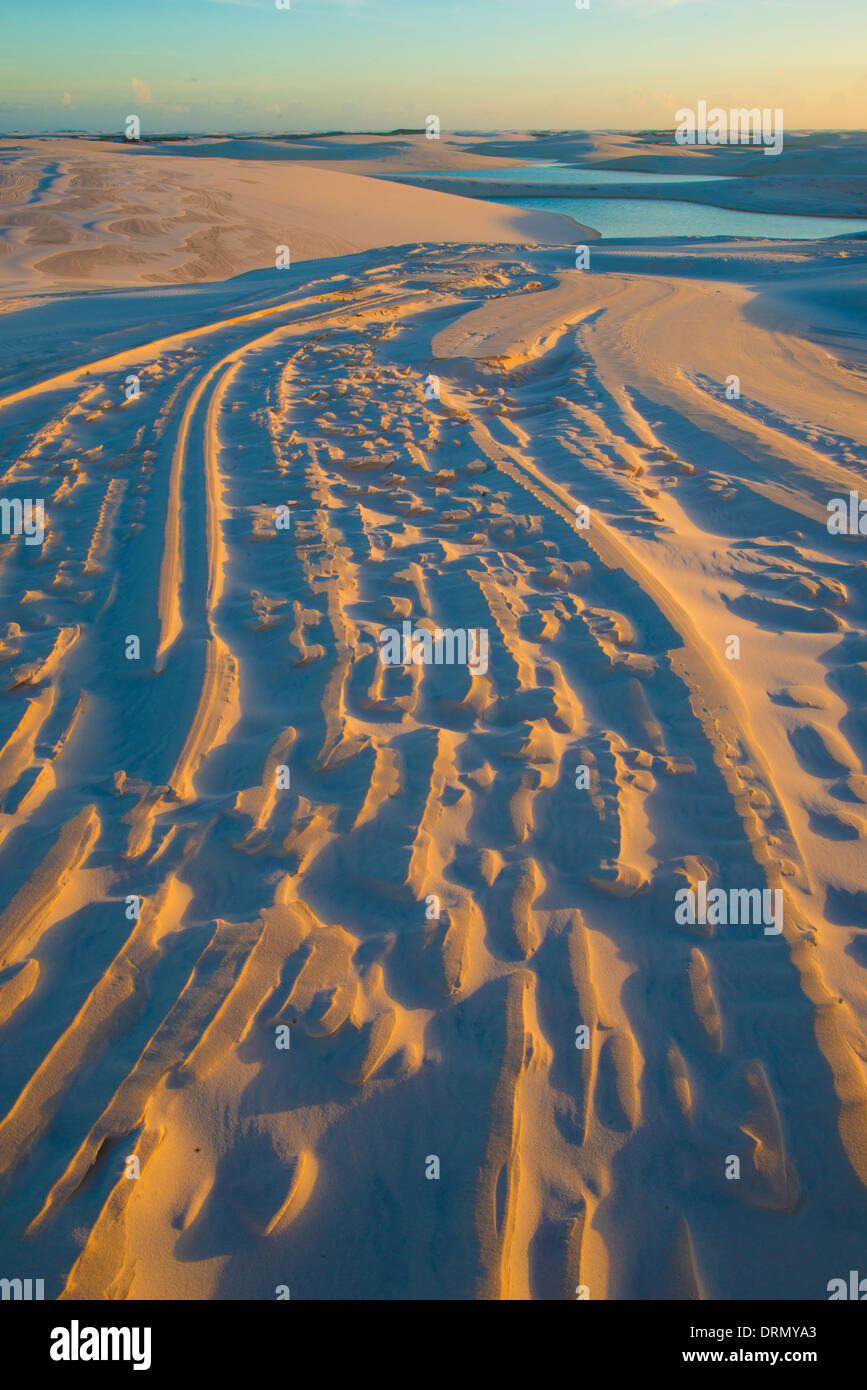 Motifs de dunes et lacs d'eaux pluviales Banque de photographies et d ...