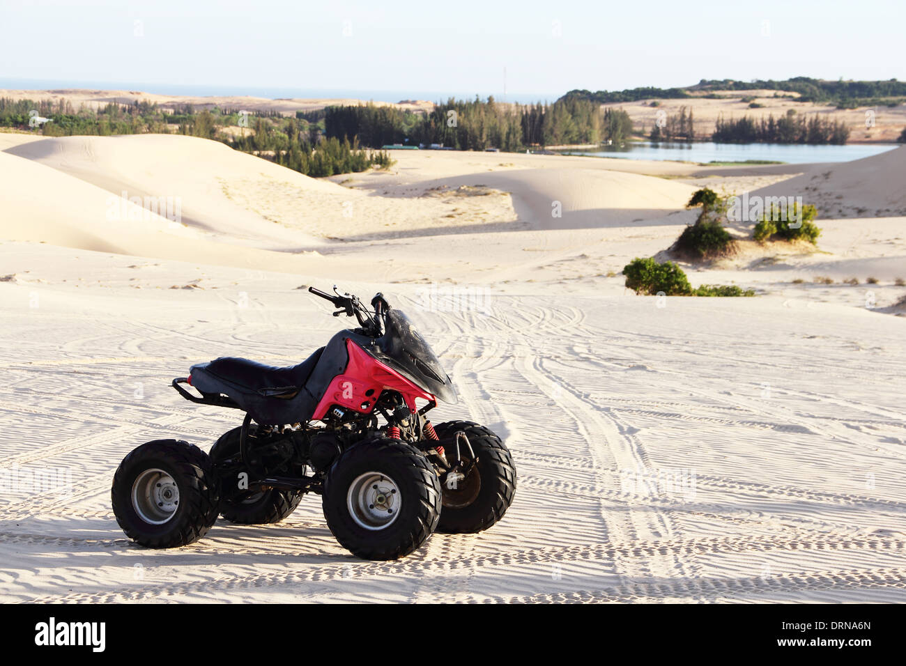 Quad dans les dunes Banque de photographies et d’images à haute ...