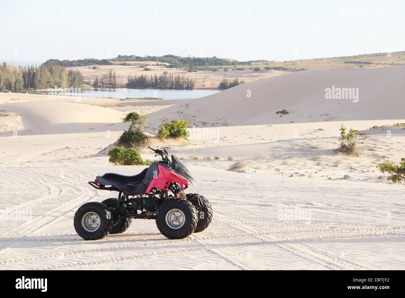 Quad dans les dunes Banque de photographies et d’images à haute ...
