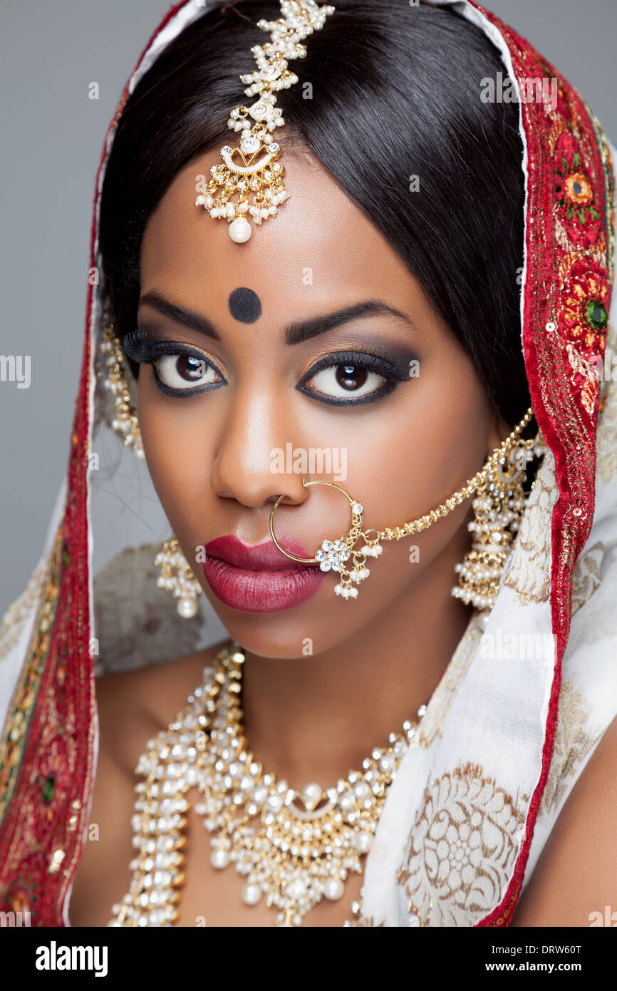 Femme indienne traditionnelle Banque de photographies et d’images à ...