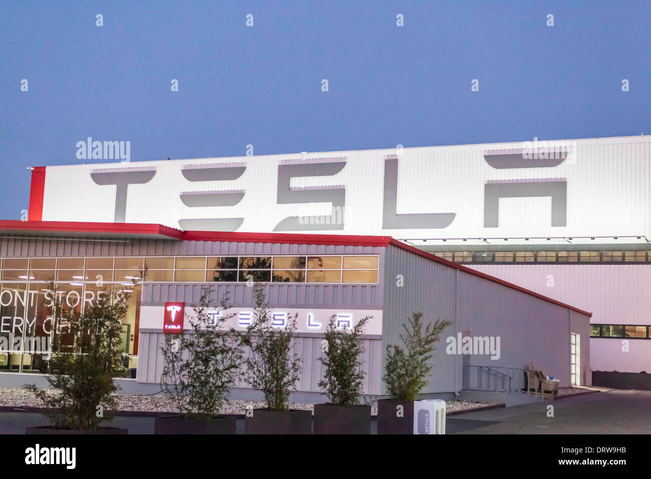 Usine tesla Banque de photographies et d’images à haute résolution - Alamy