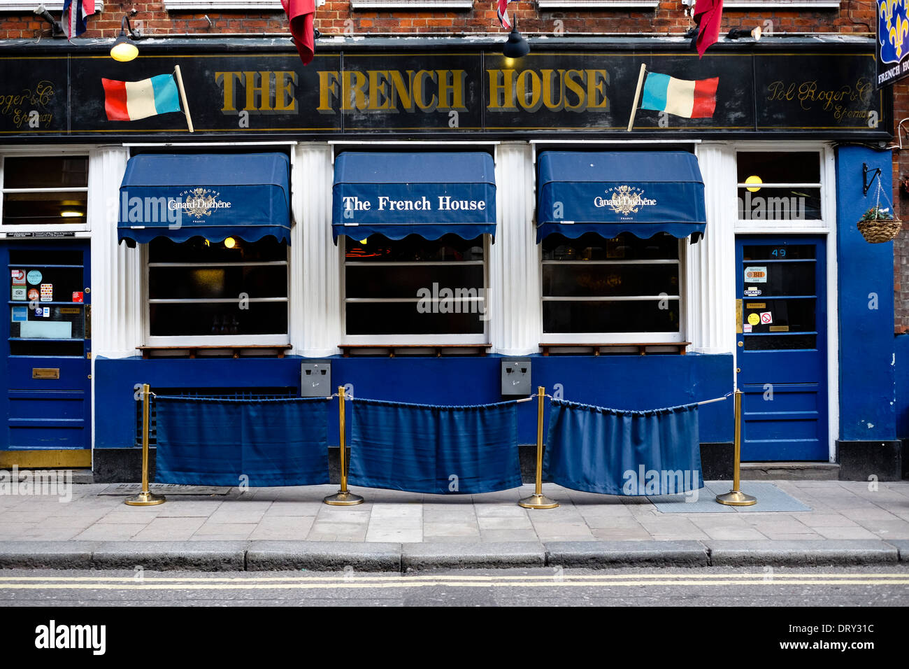 The french pub soho Banque de photographies et d’images à haute ...