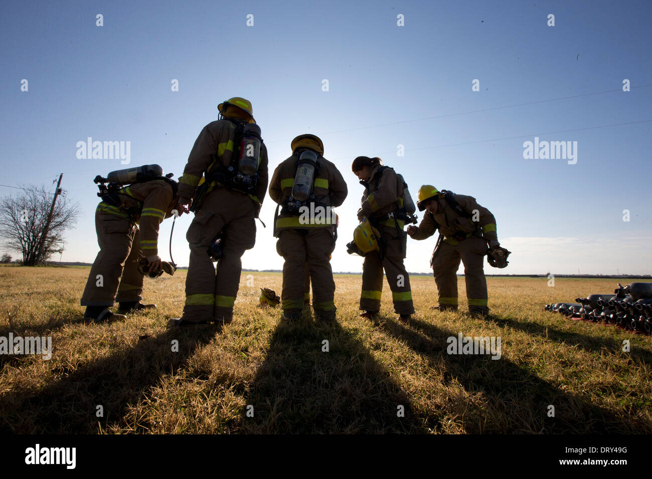 Les élèves de l'école secondaire de formation incendie préparer la ...