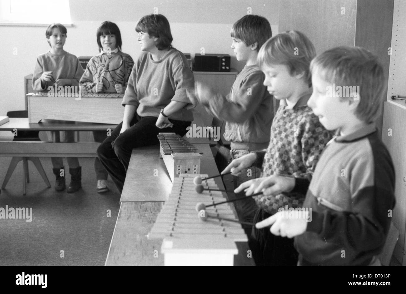 école primaire maternelle Banque d'images noir et blanc - Alamy