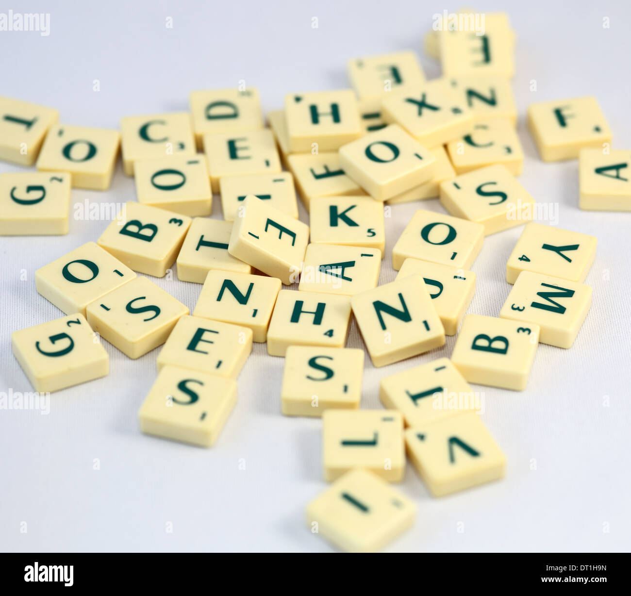 Toutes les lettres de scrabble Banque de photographies et d’images à ...