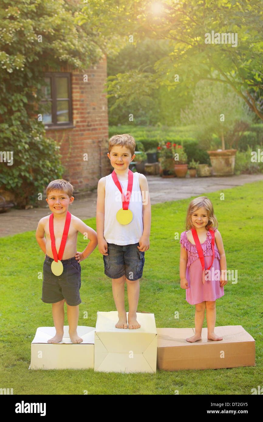 Winners podium kids Banque de photographies et d’images à haute ...
