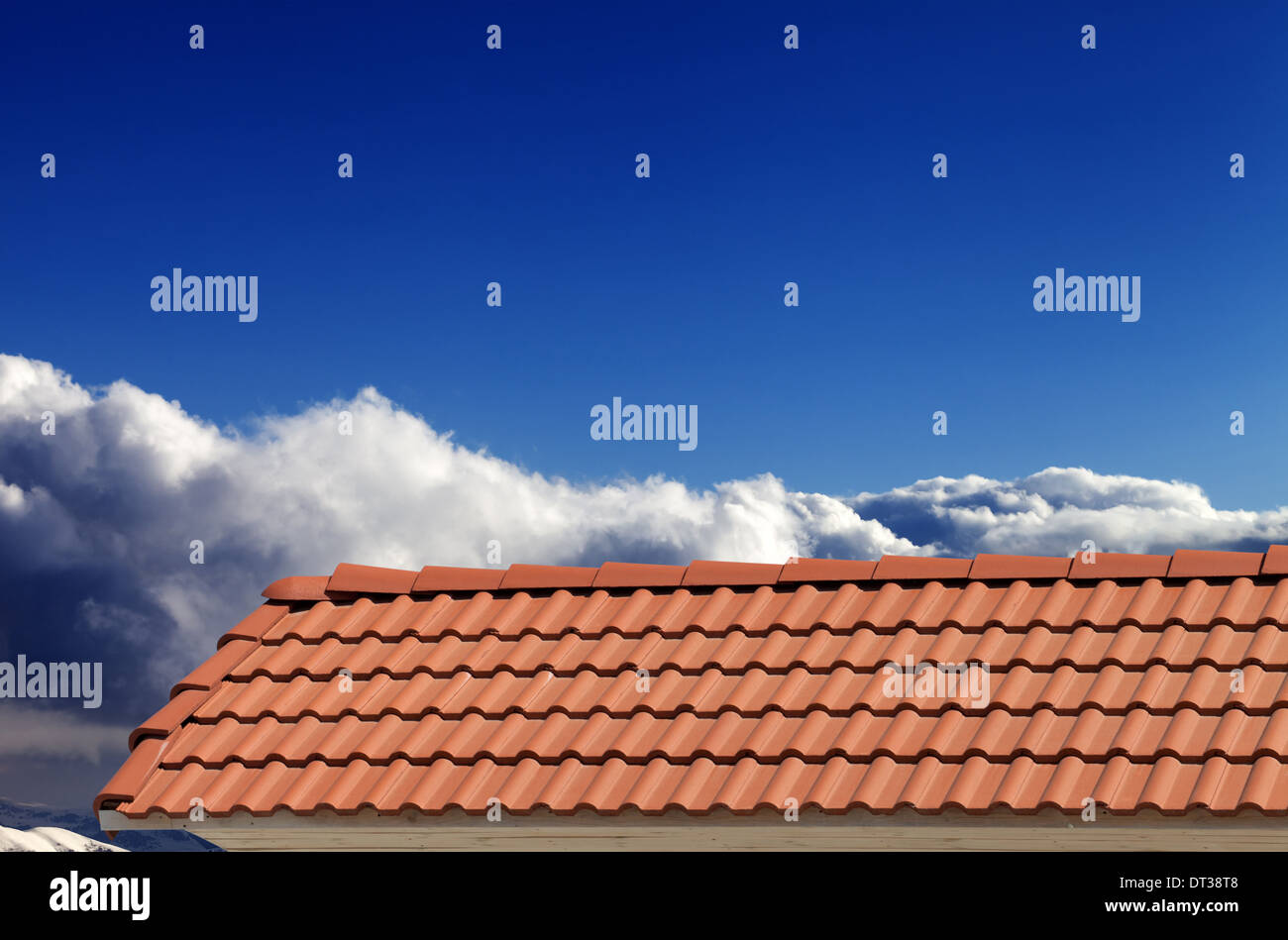 Roofing tile Banque de photographies et d’images à haute résolution - Alamy