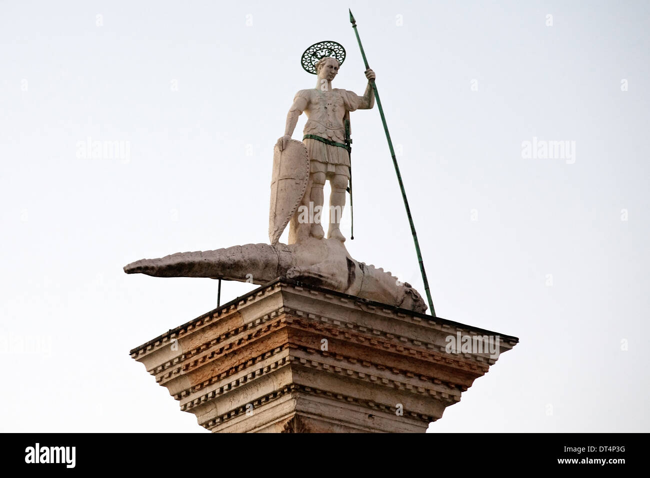 Statue de Saint Theodore sur colonne place San Marco à Venise Photo ...